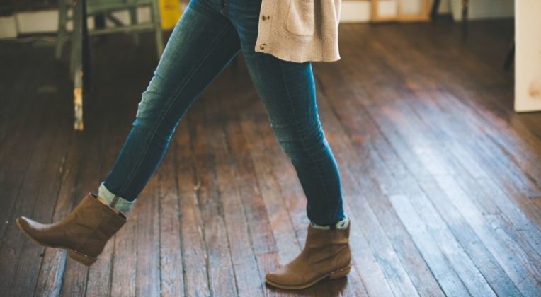 How to Taper Jeans - Simple 7 Step Guide, Tips & Tricks